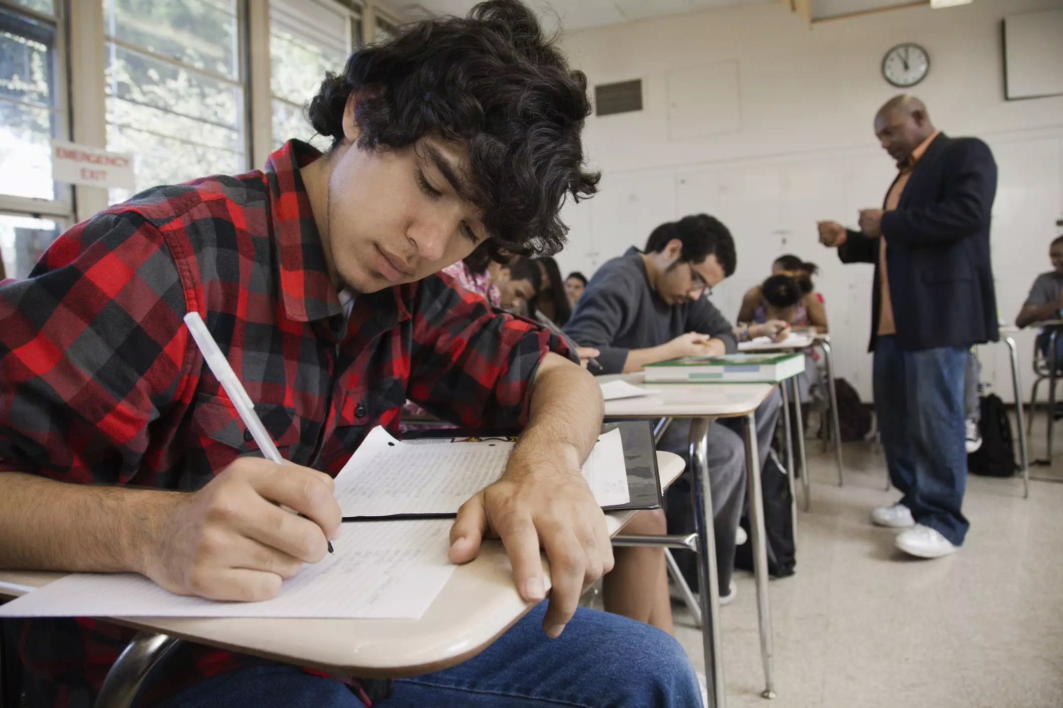 Muito menos estudantes do ensino médio Eye College, mostra pesquisa